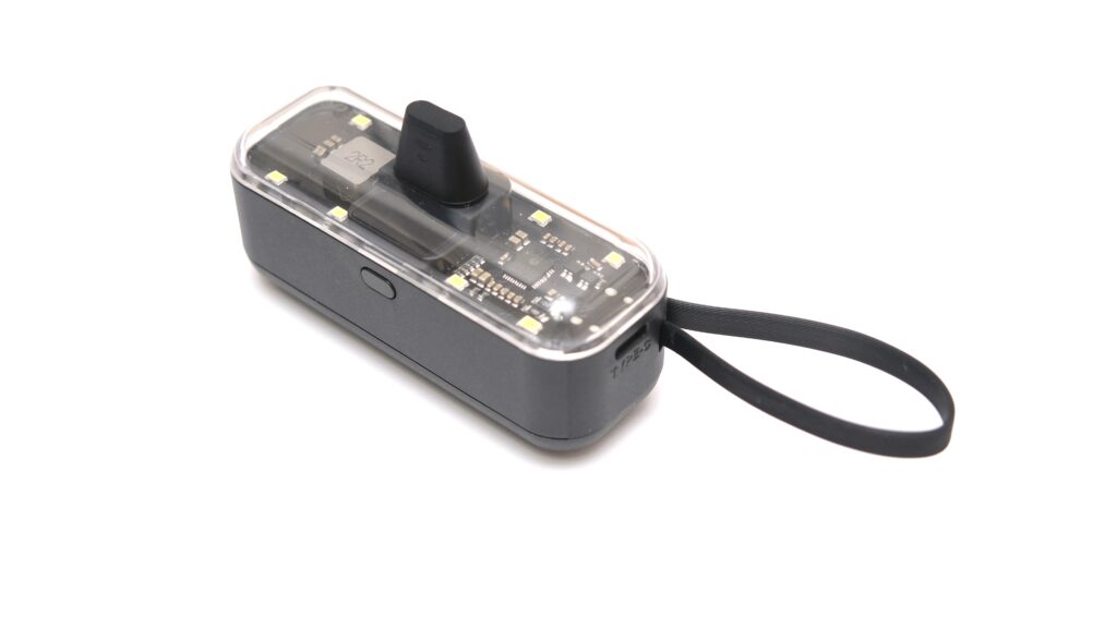 3COINS LEDライト付きクリアモバイルバッテリーをレビュー！ | wit-bot