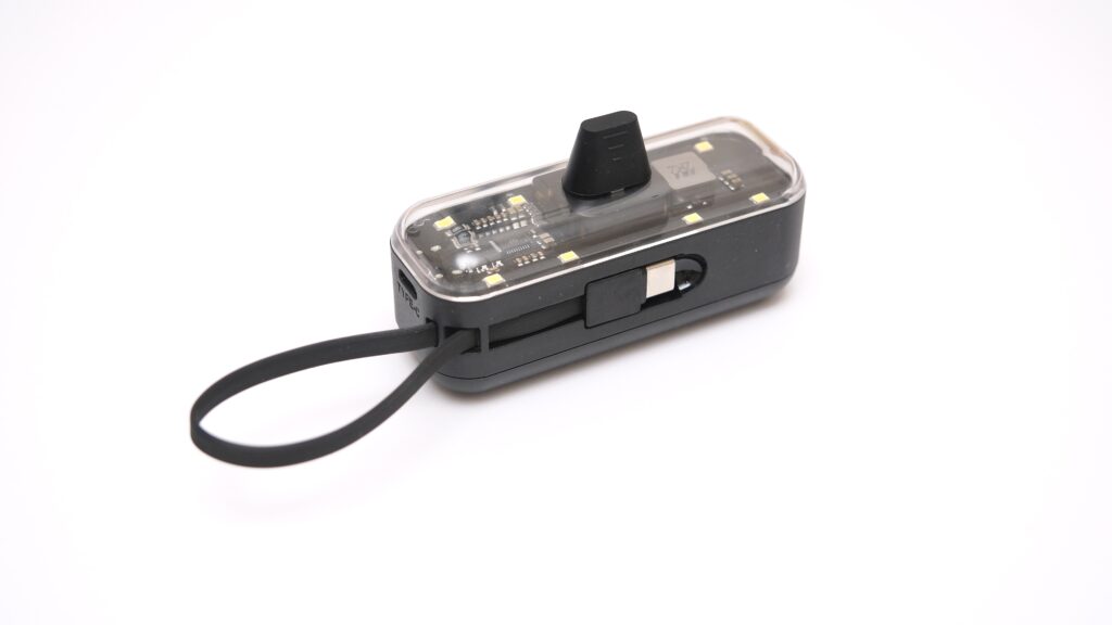 3COINS LEDライト付きクリアモバイルバッテリーをレビュー！ | wit-bot