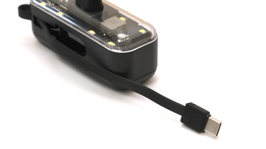 3COINS LEDライト付きクリアモバイルバッテリーをレビュー！ | wit-bot